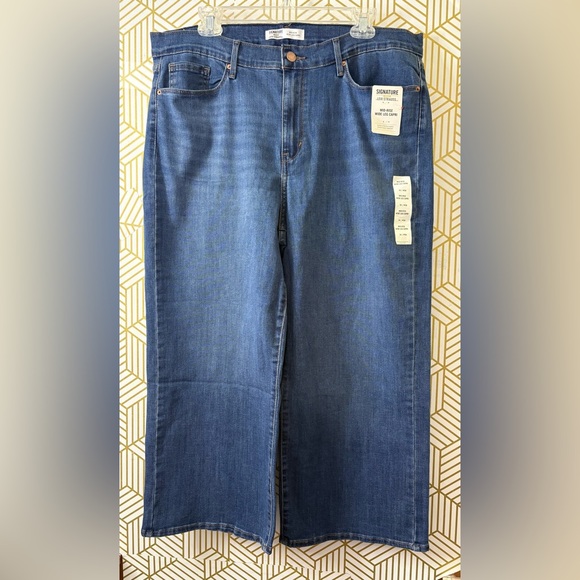 Signature by Levi Strauss | Jeans | Womens Levis Capris Jeans 8 | Poshmark